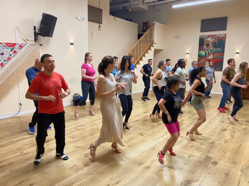 Salsa Dancing Approach | Salsaymotion